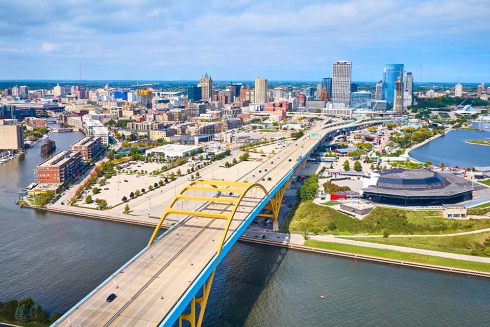 Milwaukee Central Logistics & Shipping Services | Speedy Freight